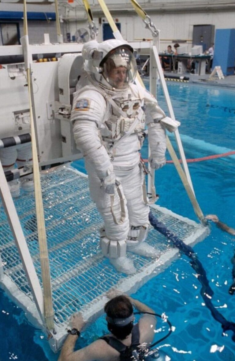 ¿Qué hay que estudiar para ser astronauta? | OuterSpace 2025